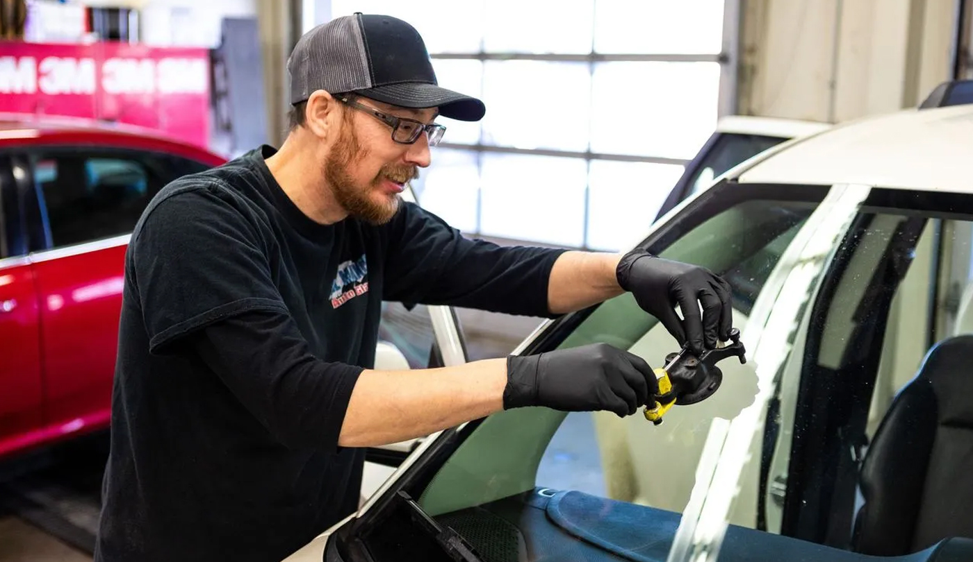 Auto Glass Services - Woodridge Ford